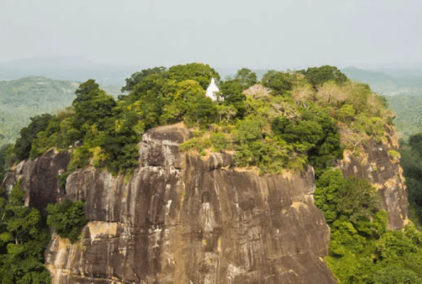 Mulkirigala Rock Temple - TravelCey